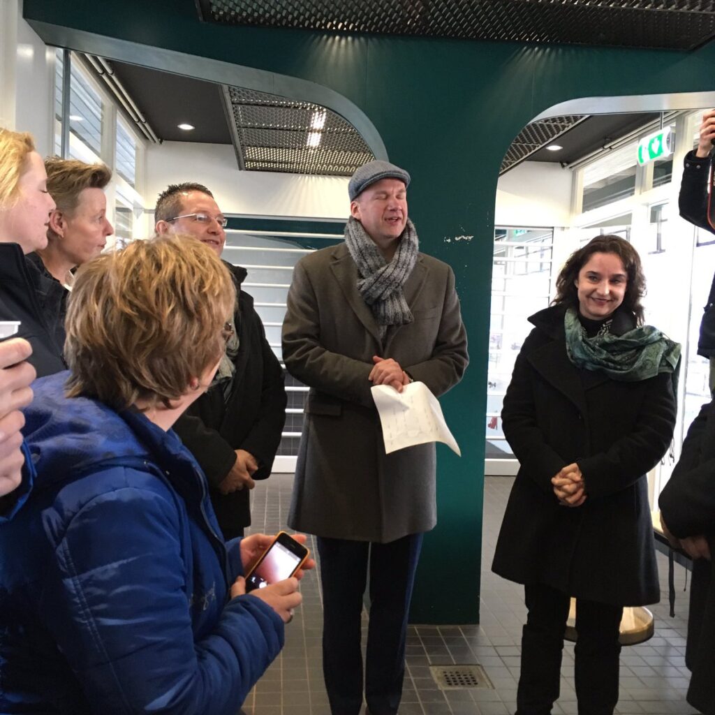 Stationsnaambord naar Zaans Museum - De Orkaan