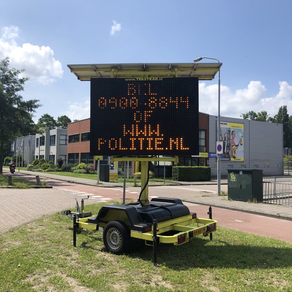 Politie zoekt getuigen na achterlaten BMW bij Vijfhoekpark - De Orkaan