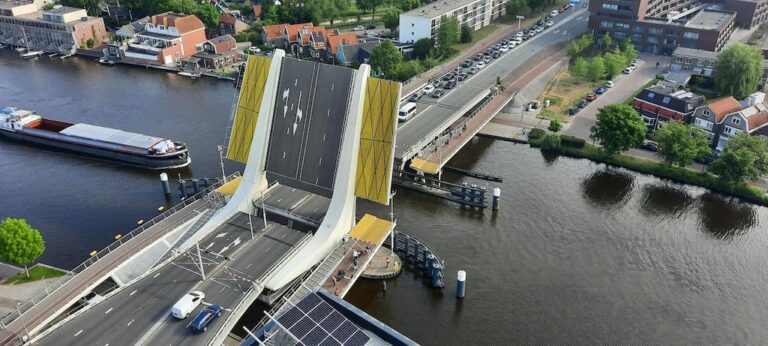 Zaanstad: storing Bernhardbrug verholpen - De Orkaan