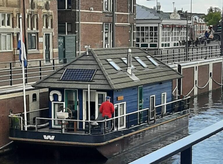 50woordenfoto: Huisboot… - De Orkaan