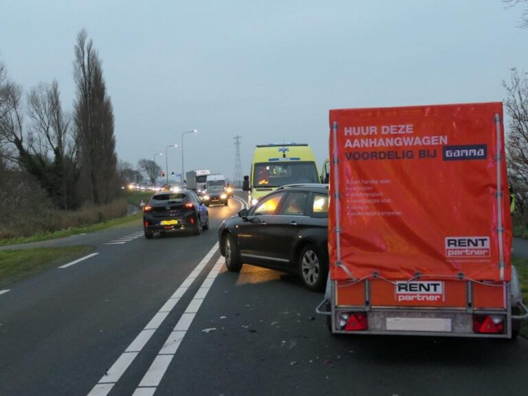 Filevorming door ongeluk op N246 bij Markenbinnen - De Orkaan