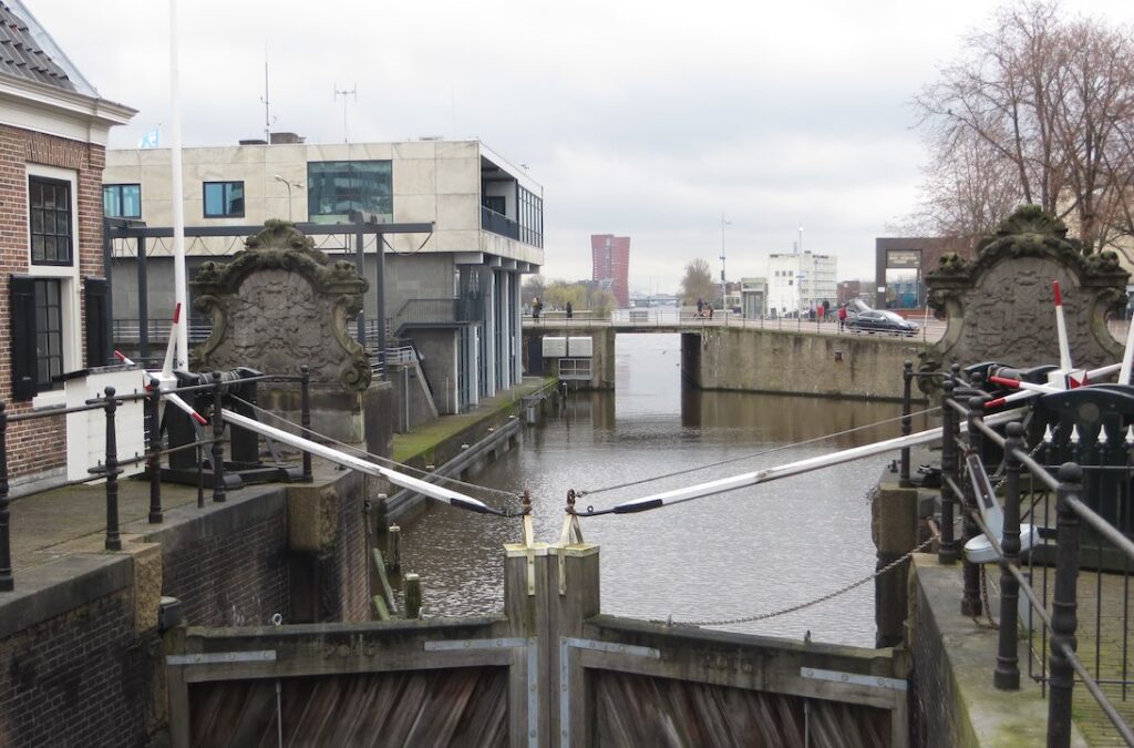 Fototijdreis: de 'Oude Sluis' in Zaandam - De Orkaan