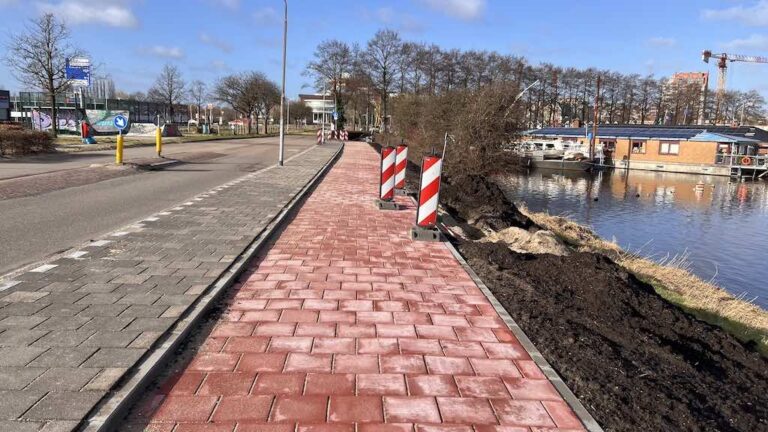 Nieuw voetpad langs Havenstraat (en nieuw fietspad) - De Orkaan