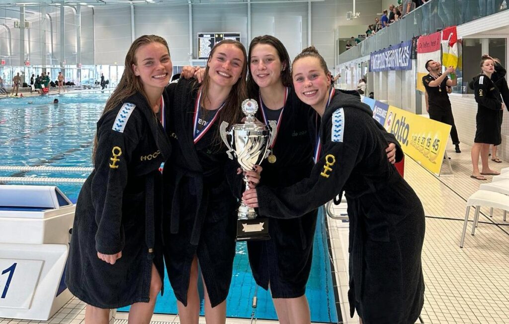 Waterpolo: ZV de Zaan vrouwen en mannen winnen KNZB bekerfinales - De Orkaan