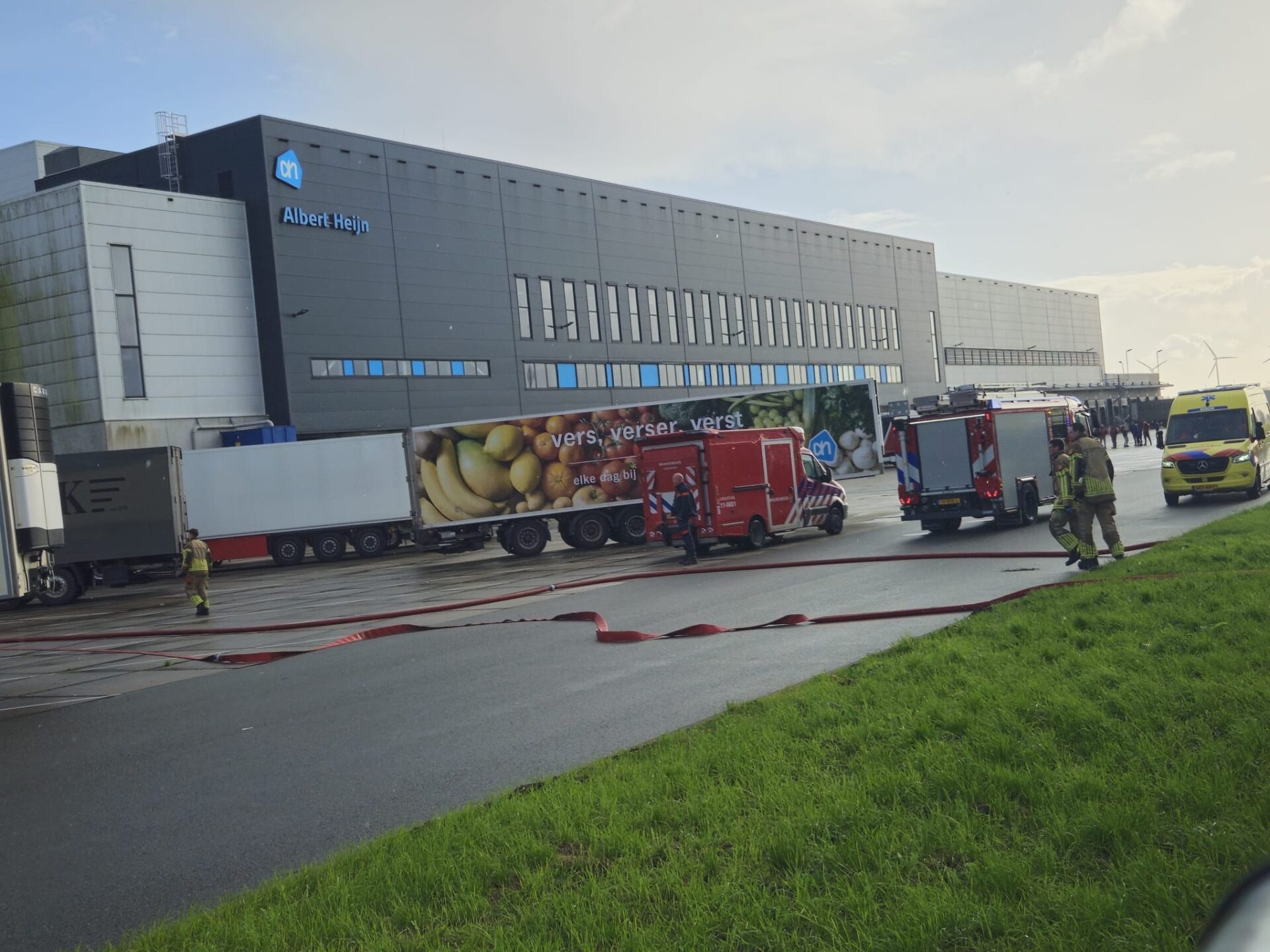 Grote brand bij AH distributiecentrum - De Orkaan