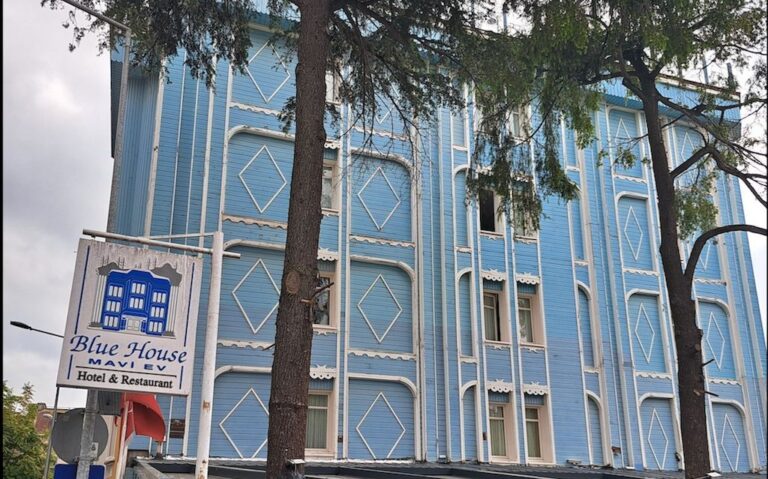 50woordenfoto: Het blauwe huis in Istanbul - De Orkaan