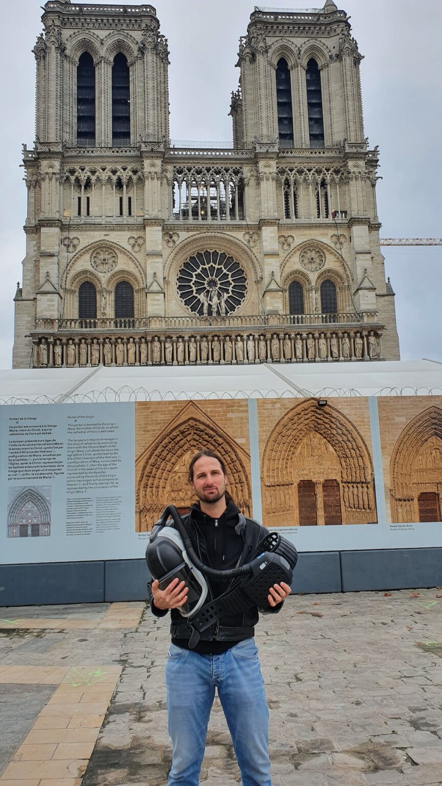De stem van de Notre-Dame is terug: Zaandammer Inouk droeg bij - De Orkaan