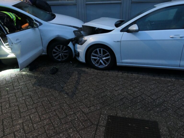 Chaotisch ongeval met Volkswagen Polo in Wormer - De Orkaan