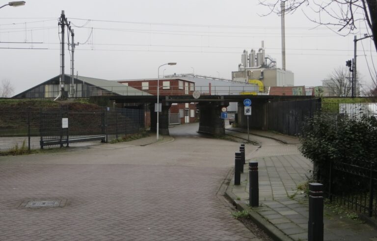 Fototijdreis: Oostzijde, viaduct en molen De Jonker - De Orkaan