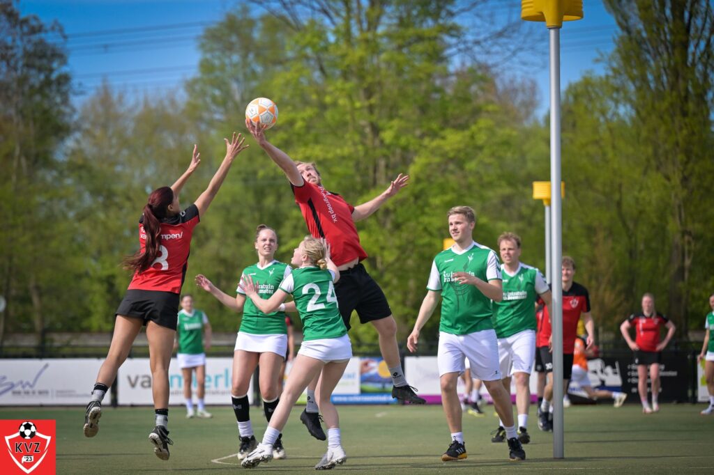 Sportuitslagen: KVZ '23 blijft winnen en paas-honkbal - De Orkaan