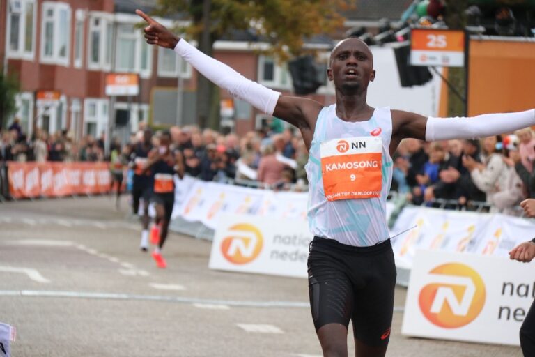 Kamosong en Obiri grijpen de winst in Dam tot Damloop 2025! 📸 🎥 - De Orkaan