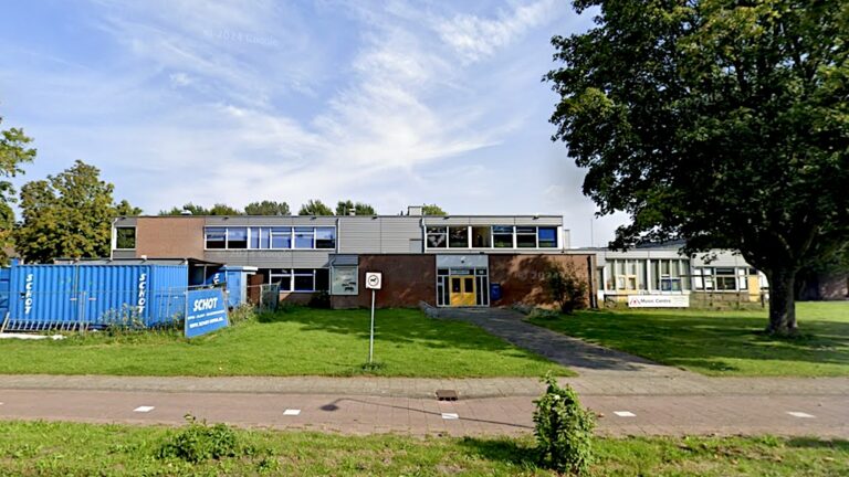 Bertrand Russell tijdelijk naar Jupiterstraat (Krommenie) - De Orkaan