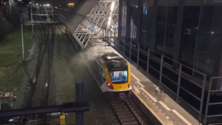 Treinbrand op perron 5 Station Zaandam 🎥 - De Orkaan